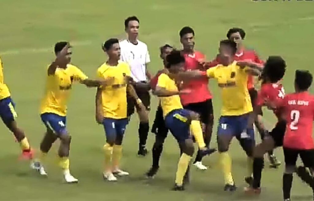 Baku Hantam Warnai Laga Sepak Bola Porprov XI NTB Antara Kabupaten Bima ...