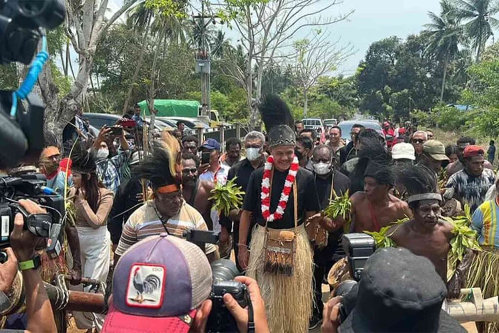 Ganjar Lewati Jalan Rusak Saat Kunjungan ke Papua, Bagaimana Tanggapan ...