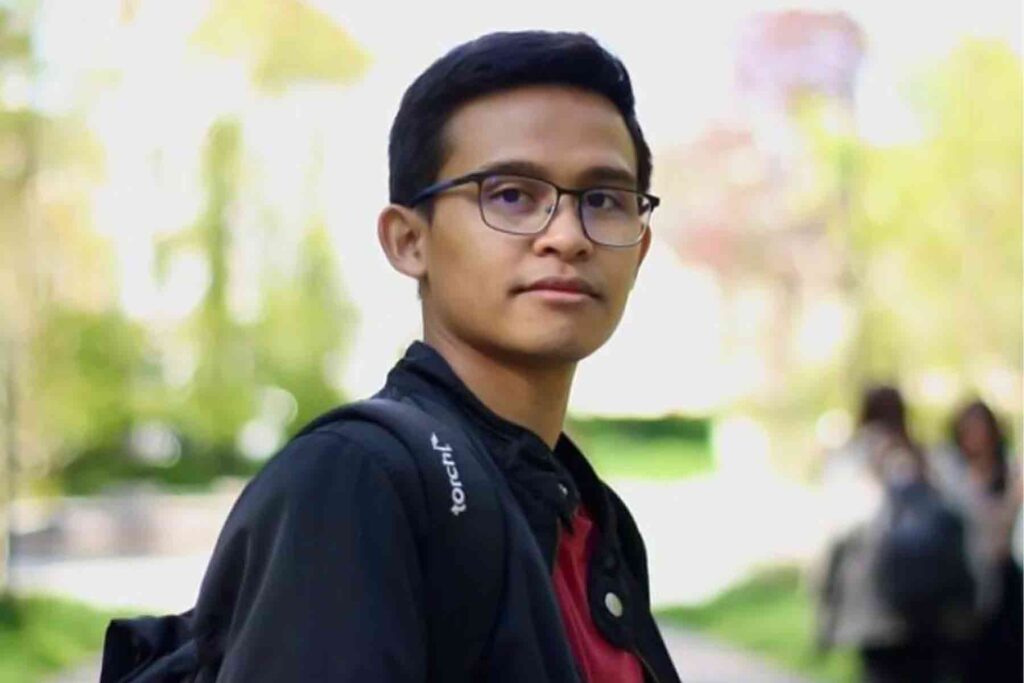 Cerita Zikril Hakim Peraih Beasiswa NTB: Sukses Jadi Analis Data Bank Nasional, Angkat Ekonomi ...