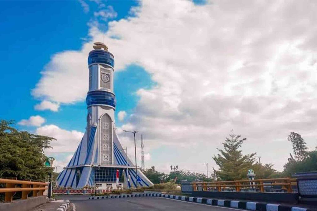 Refleksi Kota Mataram 2023: Bongkar Pasang Trotoar, Gaduh Tarif Parkir ...