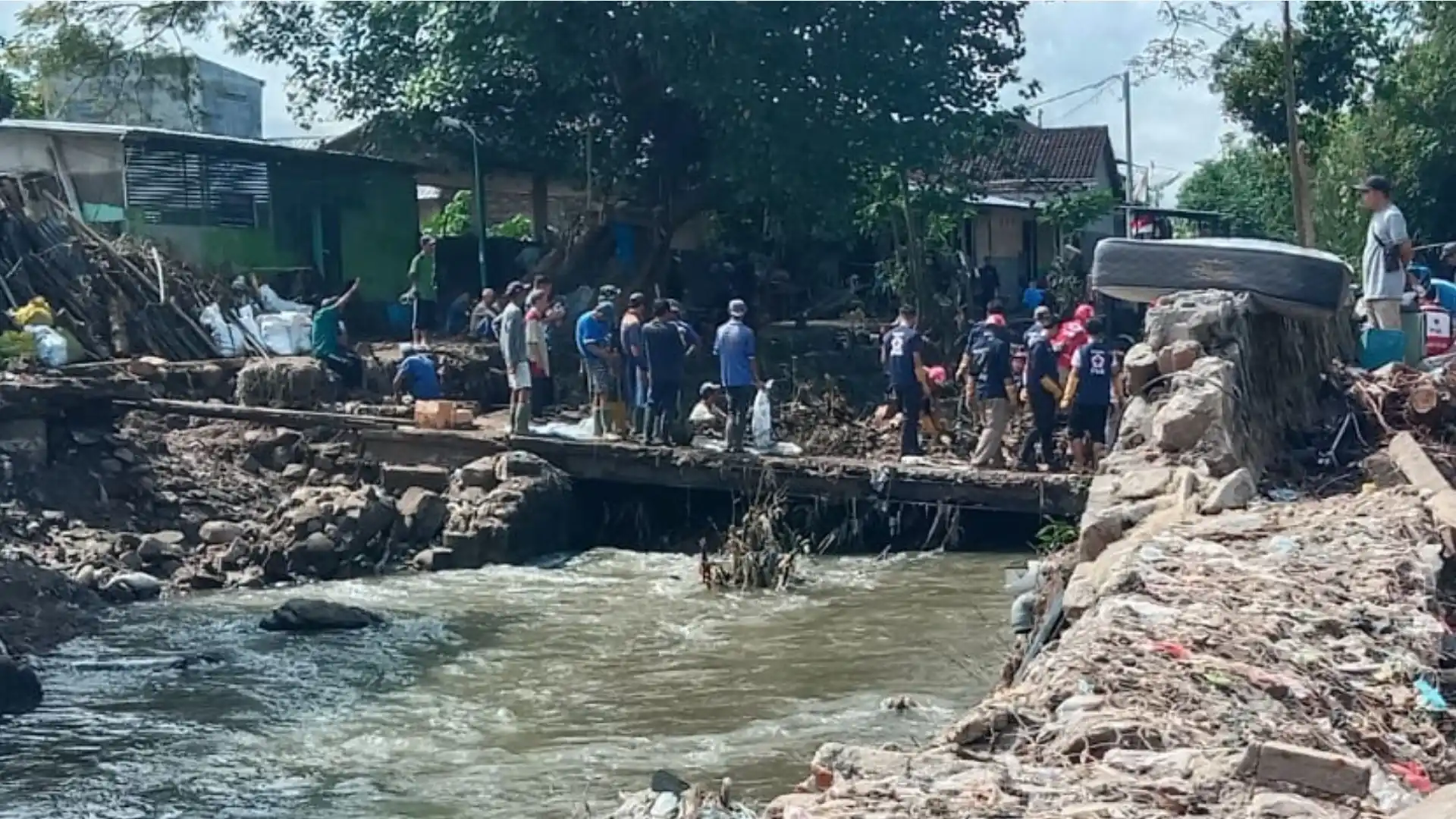 Pemkot Mataram Alokasikan Rp1,4 Miliar Perbaiki Tiga Jembatan Rusak Akibat Banjir - NTBSatu
