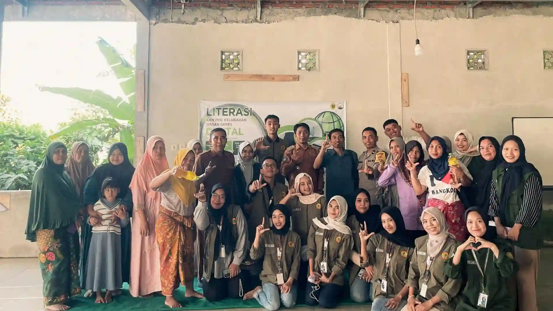 Mahasiswa KKN PMD Unram 2025 Gelar Sosialisasi Literasi Digital Bagi ...