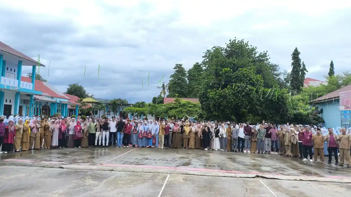 Mahasiswa Internasional Ikut Upacara, Sekolah Menengah di Bima–Woha ...